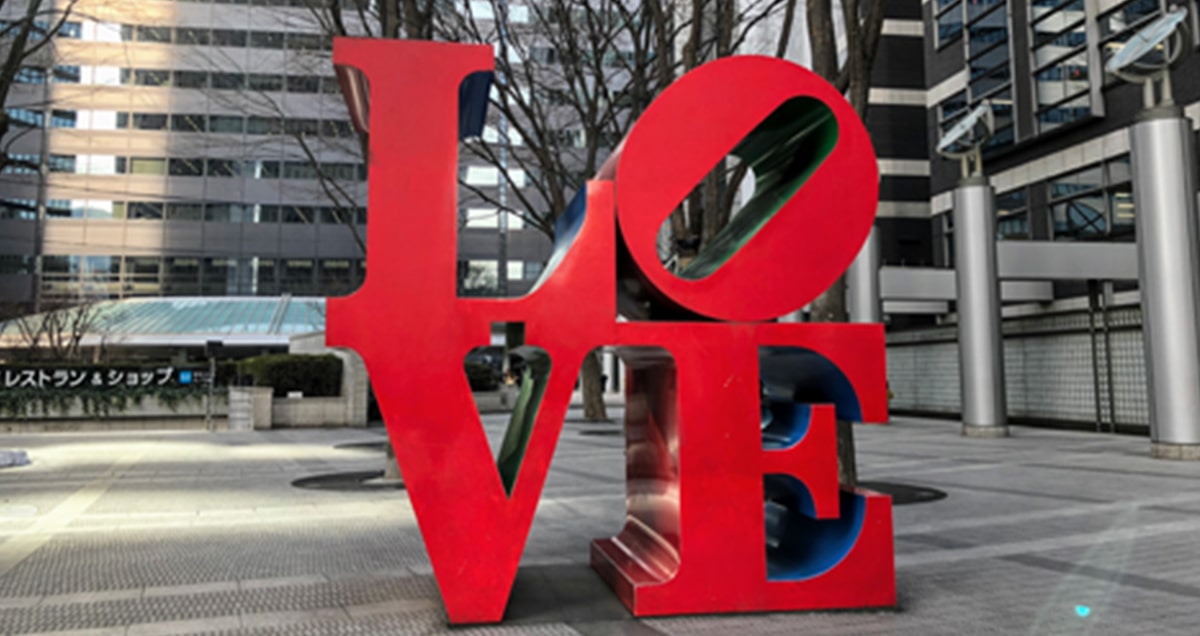Love sculpture in Shinjuku | WILLER - highway bus, night bus in Japan